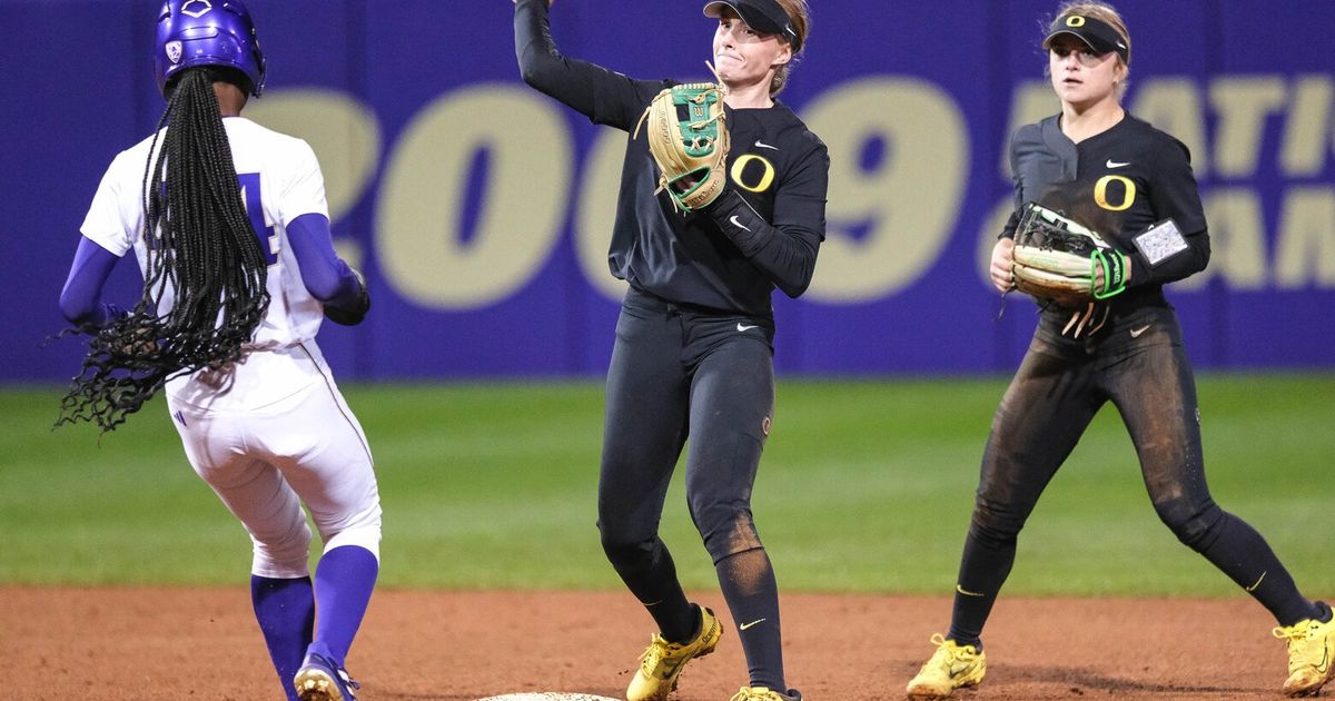 Washington softball drops Pac-12 opener as Oregon rallies in seventh ...