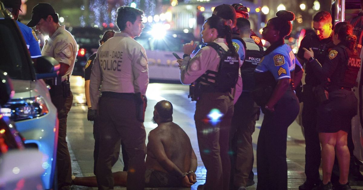Miami Beach struggles with spring break violence, big crowds | The ...