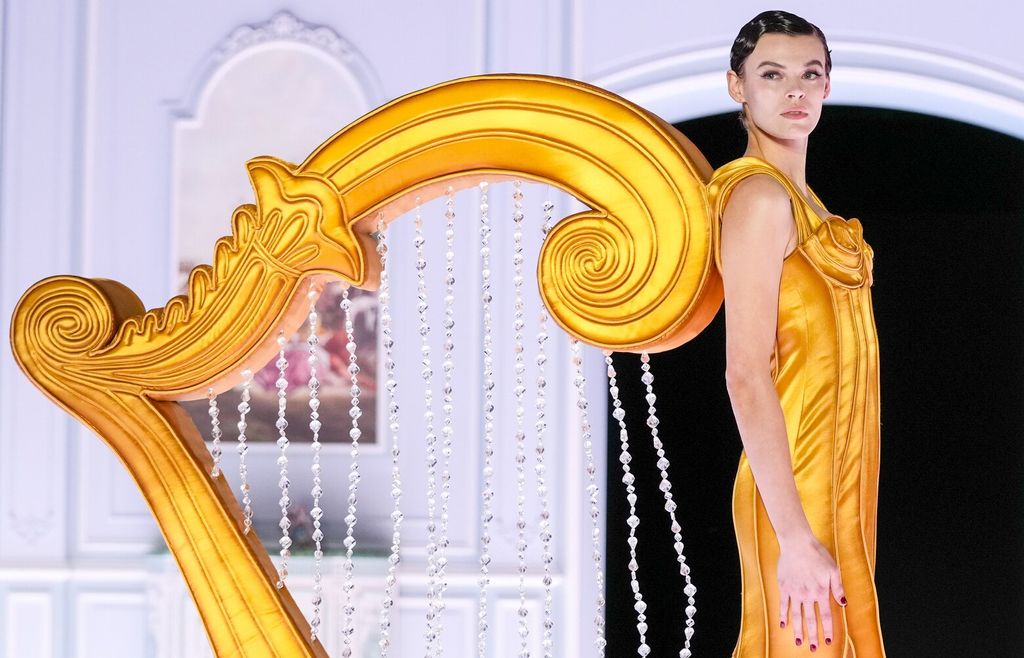 Dior transforms Mumbai’s Gateway of India into fashion ramp | The ...