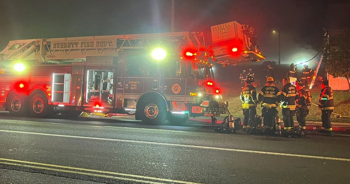 3 seriously injured in early morning Everett fire | The Seattle Times