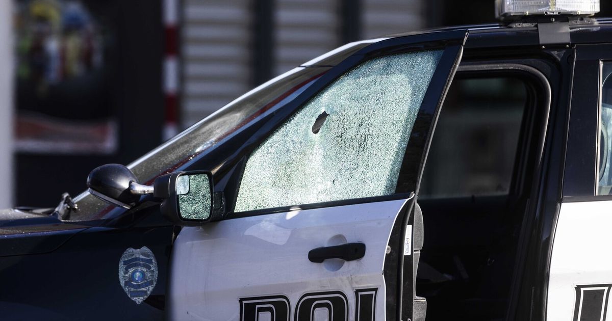 Everett officer shot during robbery response released from hospital ...