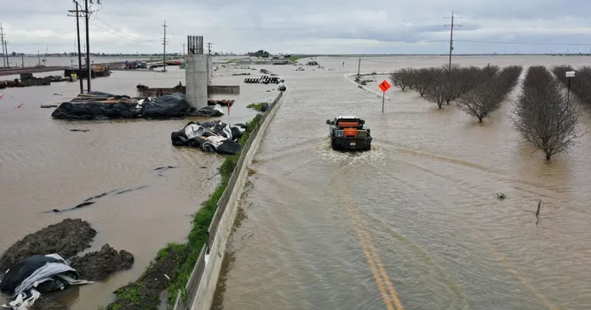 Record San Francisco storm leaves flood risk, thousands in dark | The ...