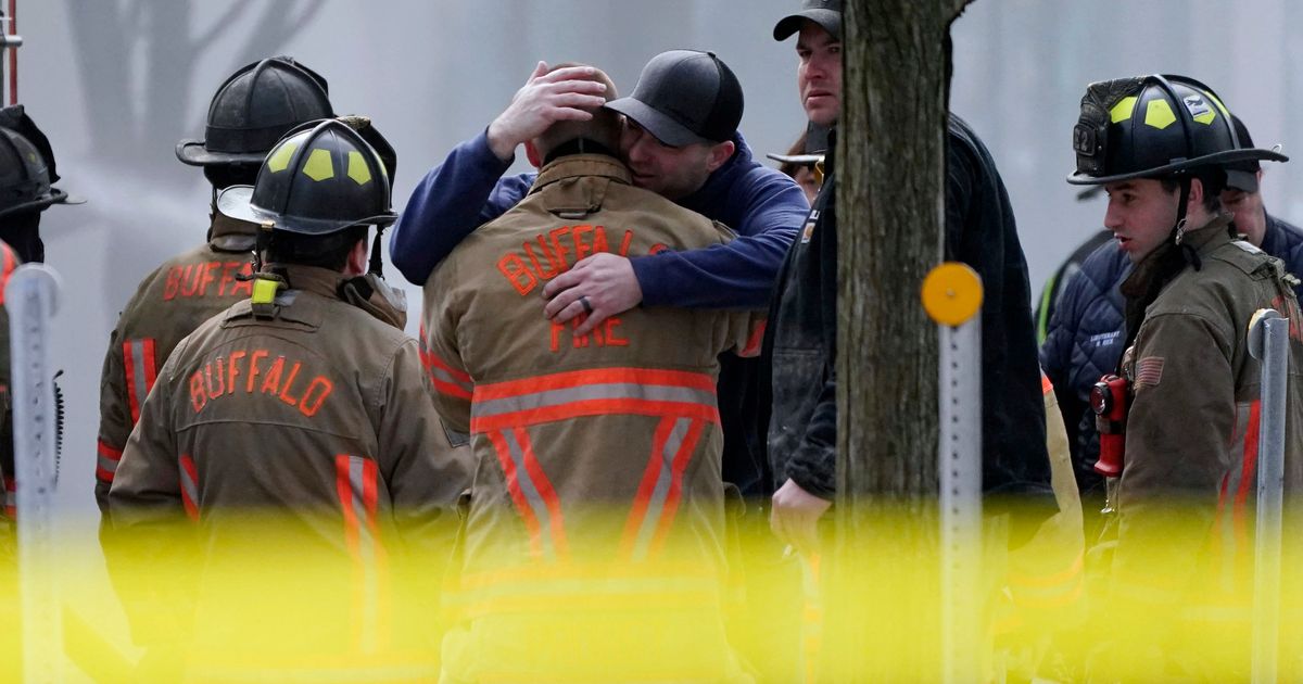 Buffalo firefighter dies while battling downtown blaze | The Seattle Times