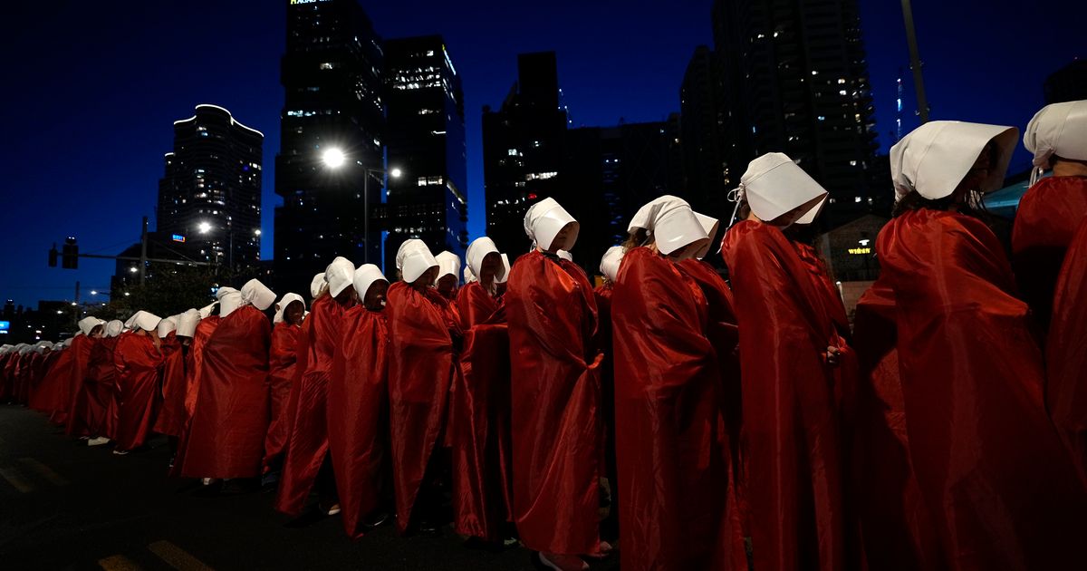 In Israel, TV’s dystopian ‘Handmaids’ is protest fixture | The Seattle ...