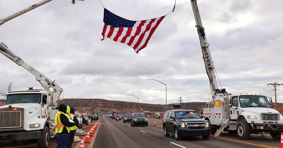 Ex-Navajo president honored in funeral procession, reception | The ...