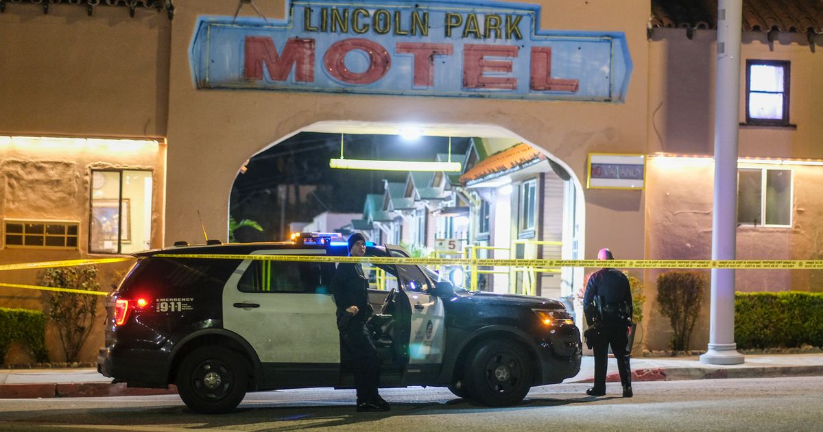3 Los Angeles officers wounded, suspect dead in standoff | The Seattle ...