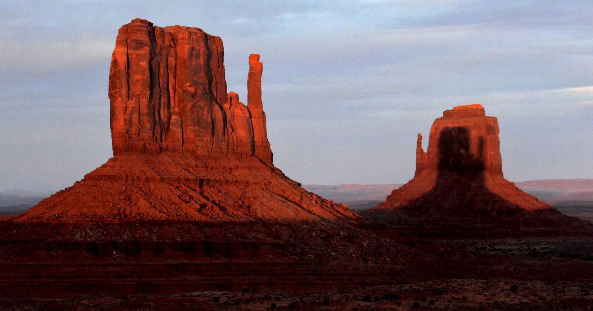 Towering Monument Valley buttes display sunset spectacle | The Seattle ...