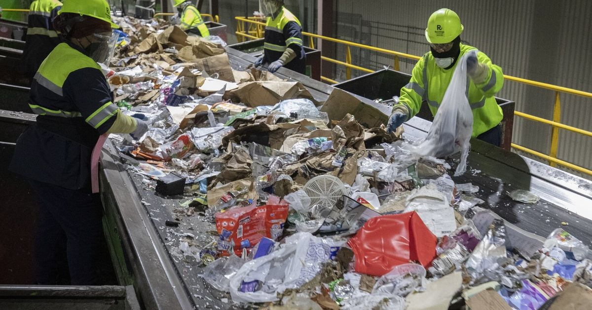 WA lawmakers vote to ban single-use plastic in hotels, but fail to ...