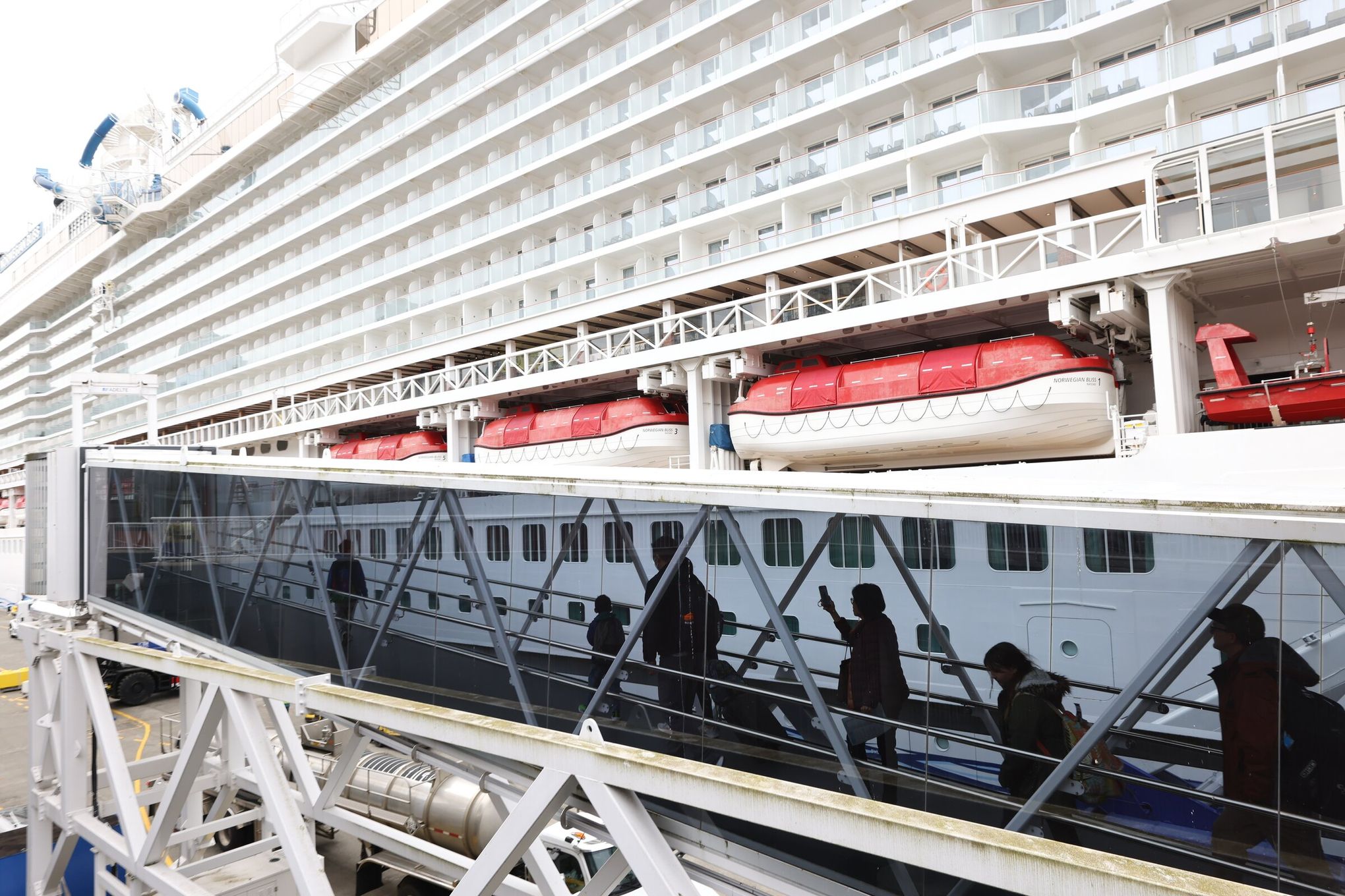 First cruise ship of the season glides into Seattle | The Seattle Times