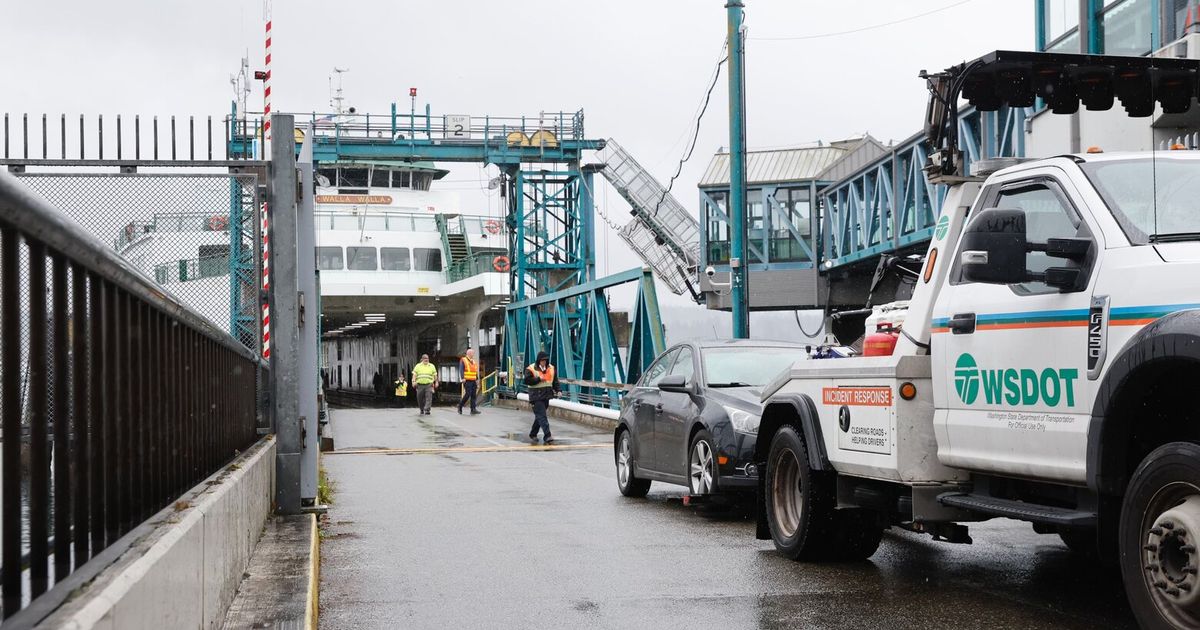 Passengers retrieve cars from WA ferry that ran aground on Bainbridge ...
