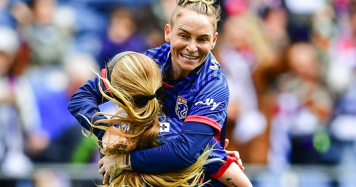 Bethany Balcer, Jess Fishlock make history as Reign roll Red Stars ...