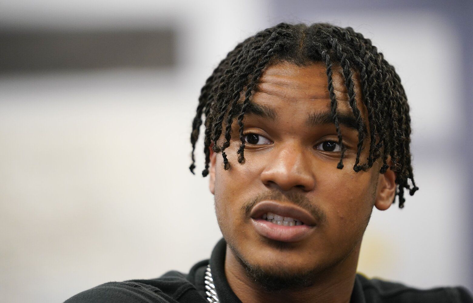 ‘The Hate u Give’ author awards student writing scholarship | The ...