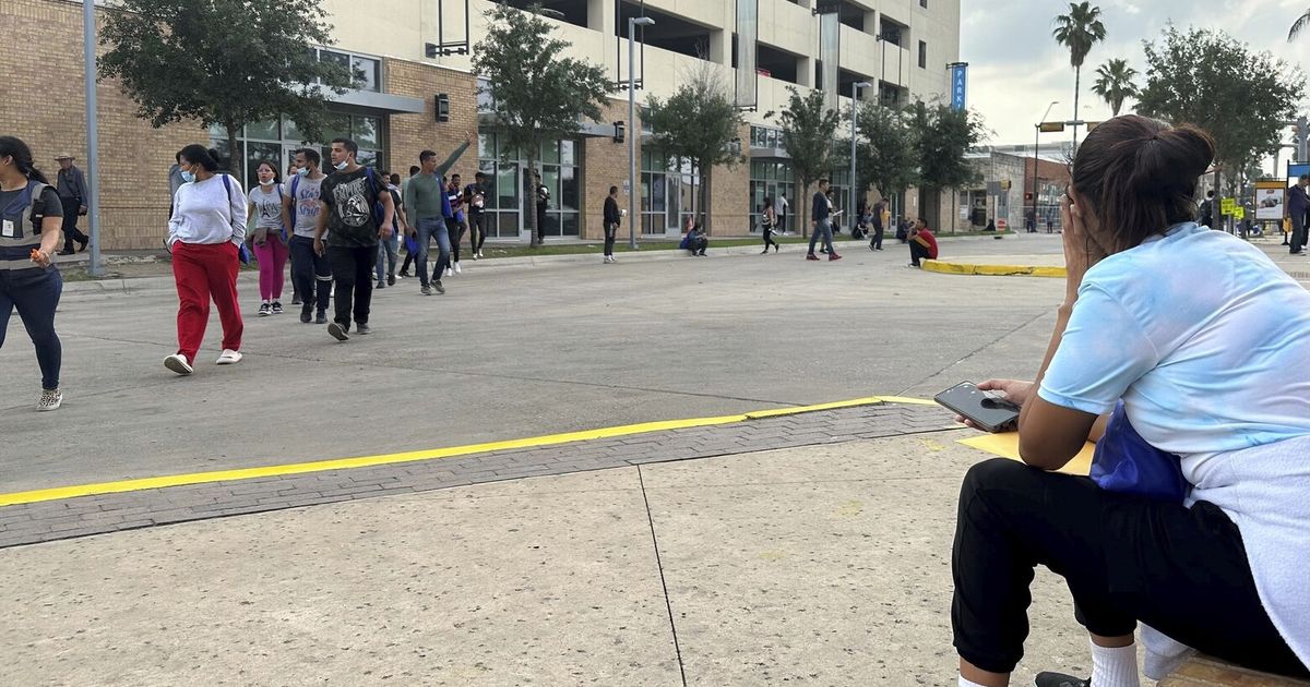 Texas border city struggles with large arrival of migrants | The ...