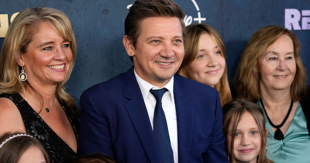 Jeremy Renner attends premiere, months after snowplow crush | The ...
