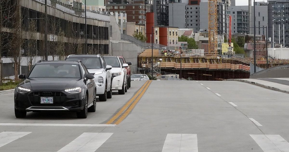 Elliott Way opens, a key piece in Seattle’s $750 million waterfront ...