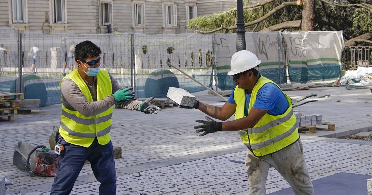 Spain plans to ban outdoor work in extreme heat | The Seattle Times