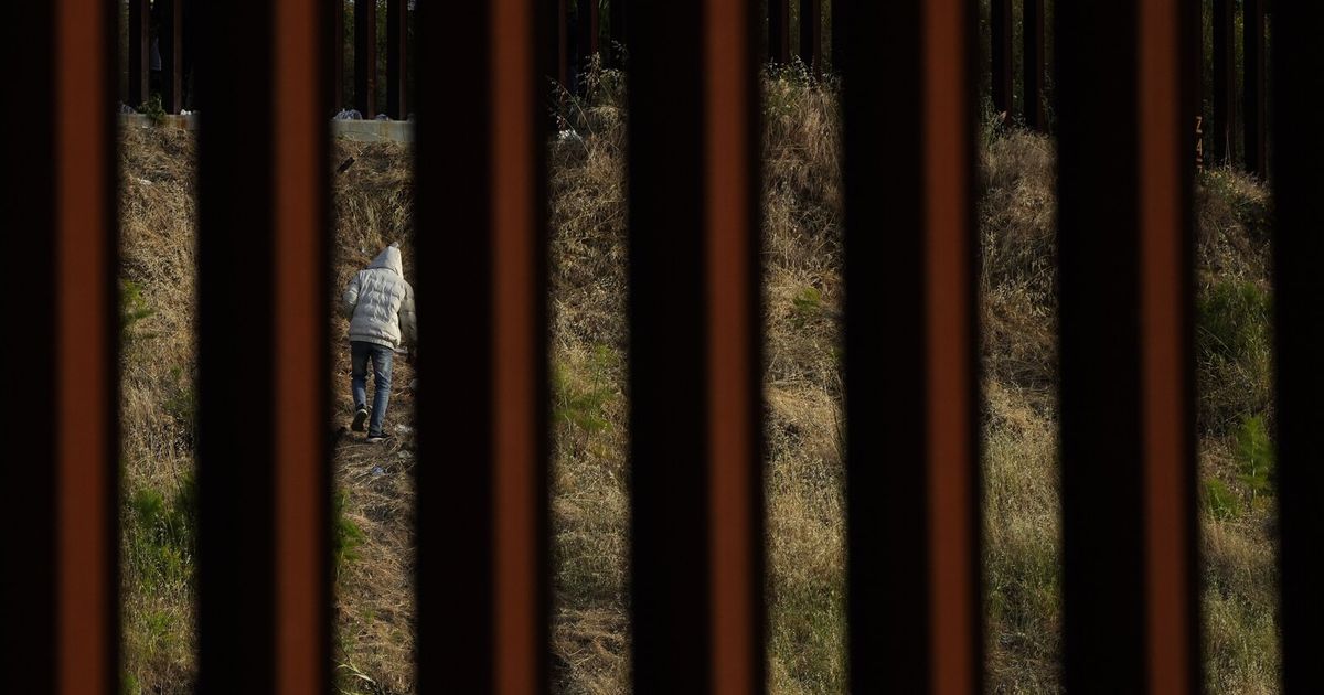 4-year-old child ‘OK’ after being dropped from high border wall in San ...