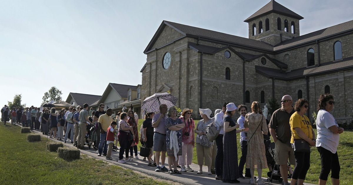 Nun whose body shows little decay since 2019 death draws hundreds to ...