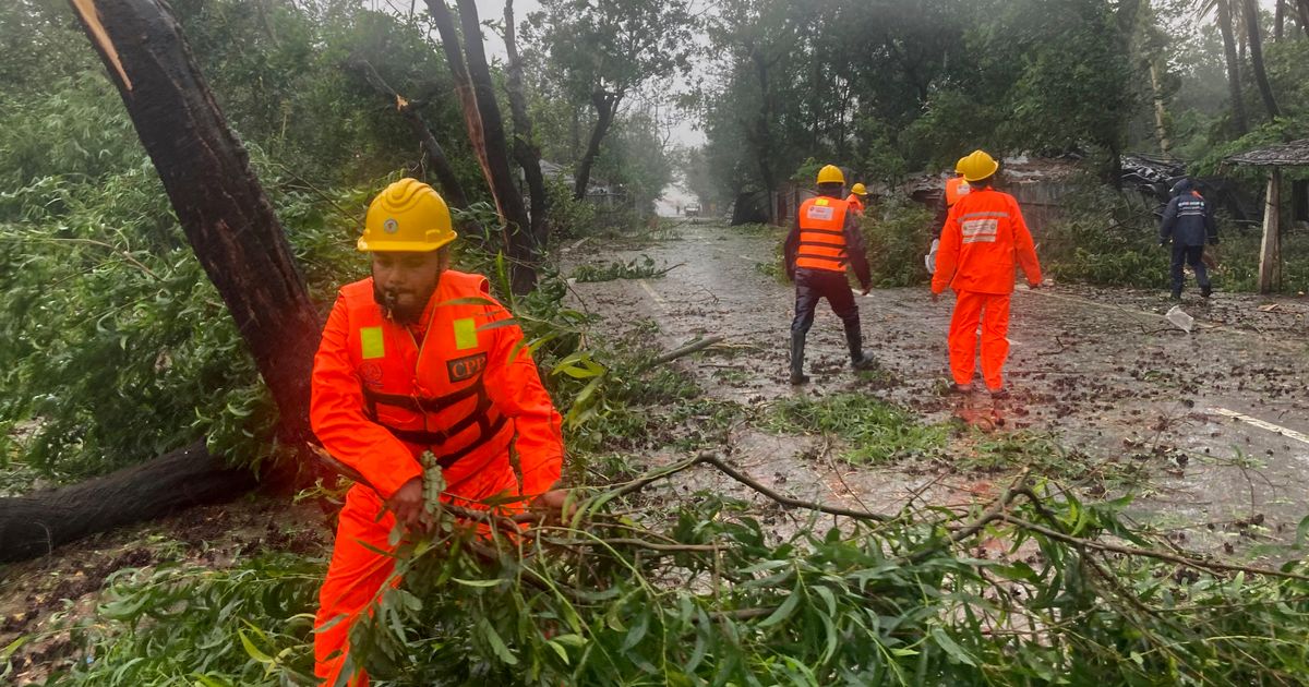 Powerful Cyclone Mocha makes landfall in Myanmar, tearing off roofs and ...