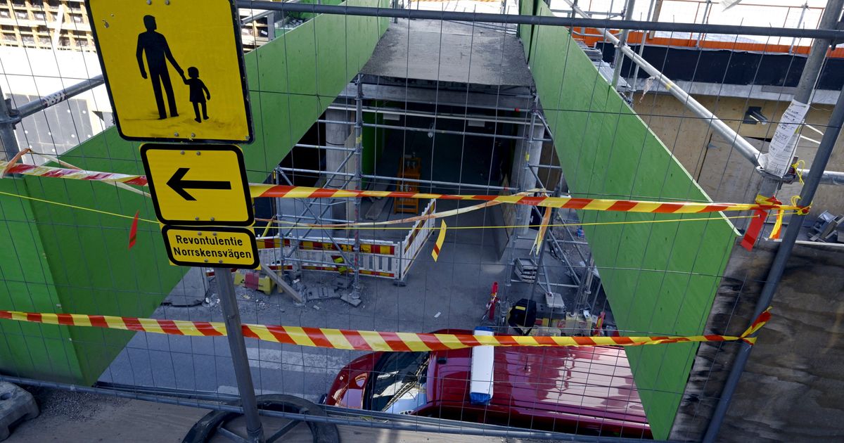 Police: 24 people, many of them children, hurt in bridge collapse in ...
