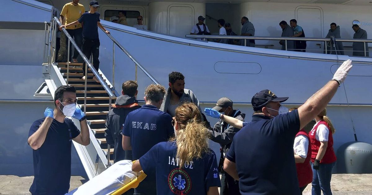 At least 79 dead after overcrowded migrant vessel sinks off Greece ...
