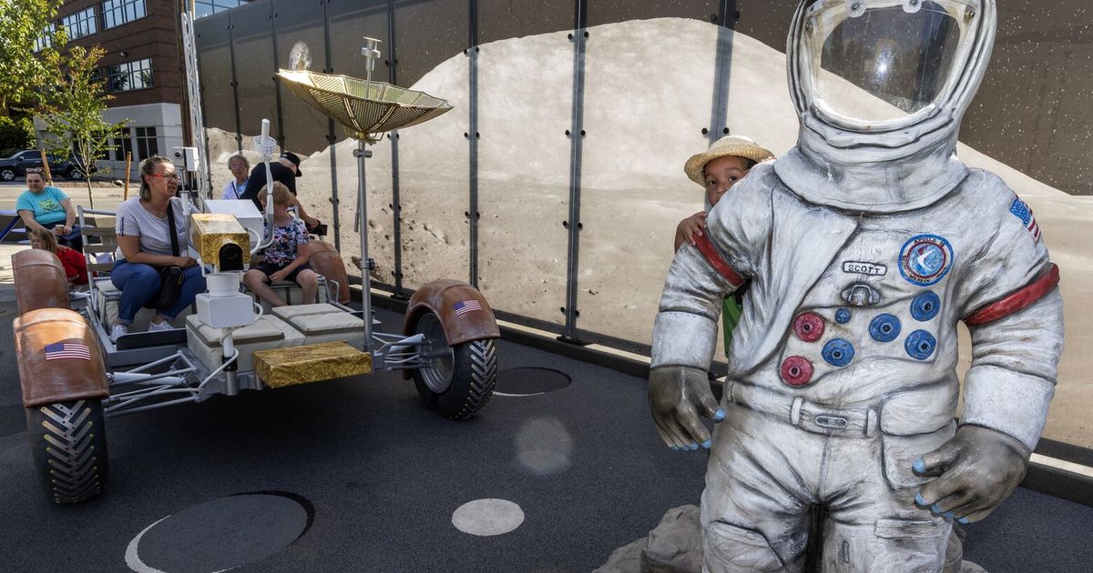 Kent kids blast into space with new, astronaut-themed downtown park ...