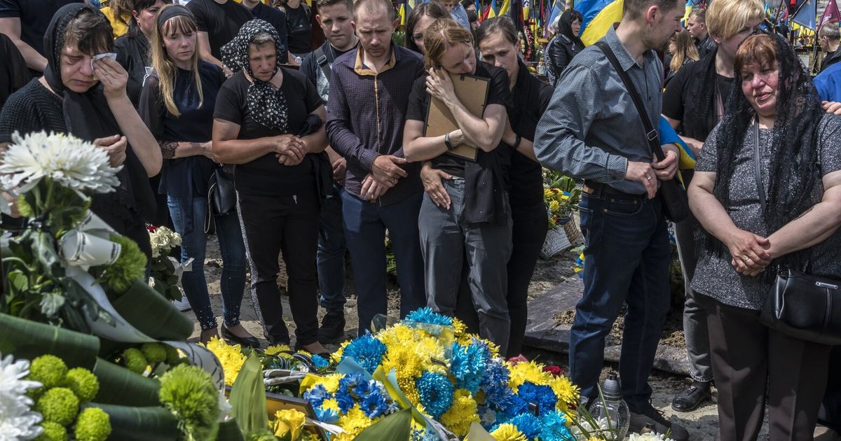 Digging up old graves to make room for Ukraine’s newly fallen soldiers ...