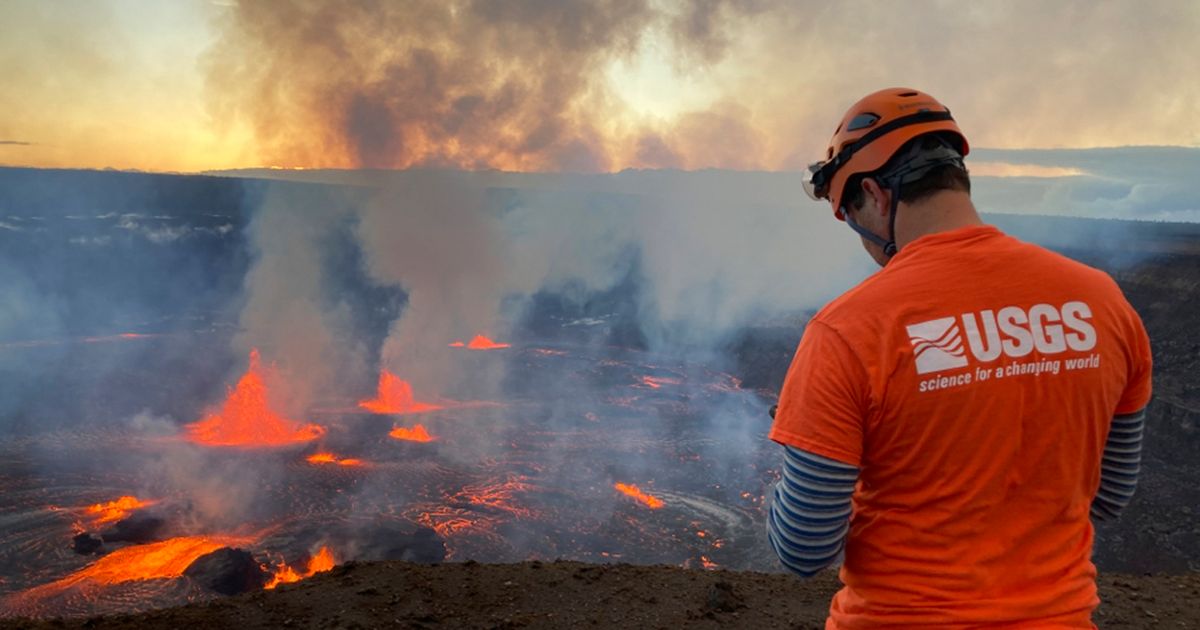 As tourists flock to view volcano’s latest eruption, Hawaii urges ...