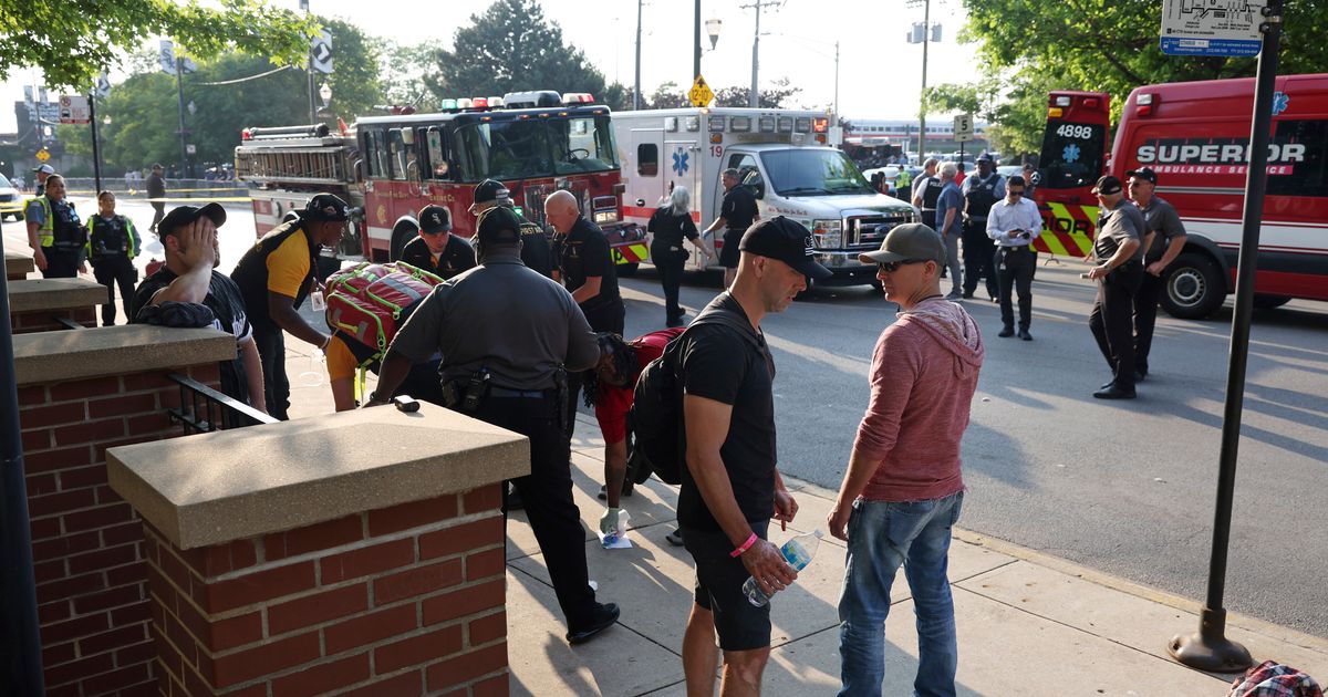 4 pedestrians injured in apparent hit-and-run collision outside Chicago ...