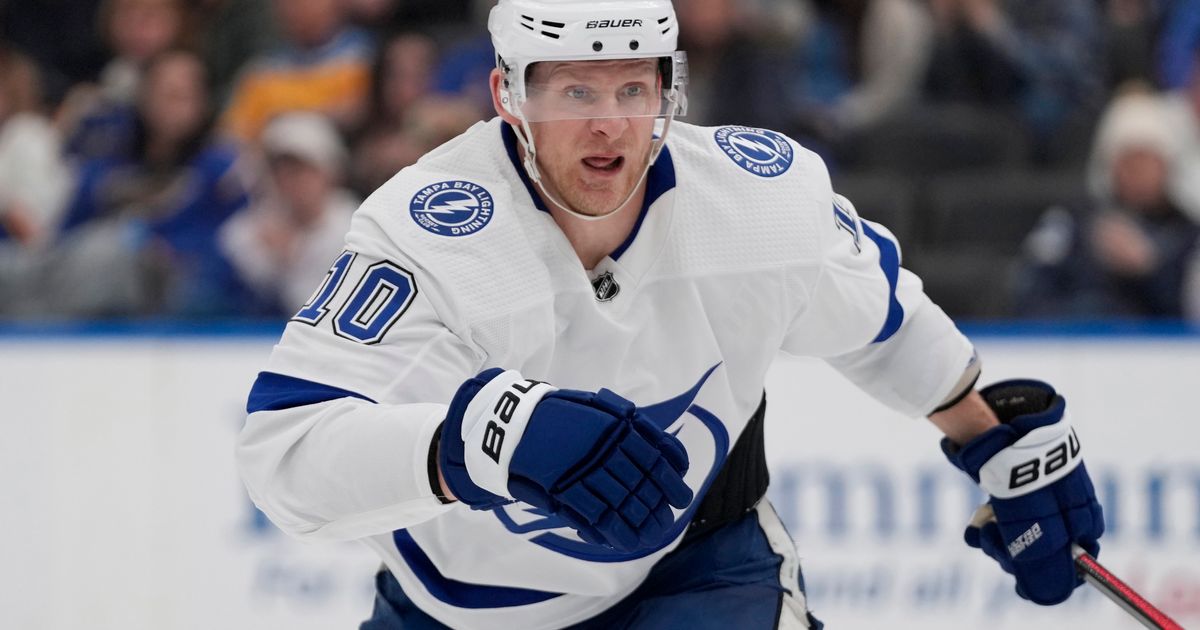 Blackhawks acquire Corey Perry from Lightning, adding more experience ...