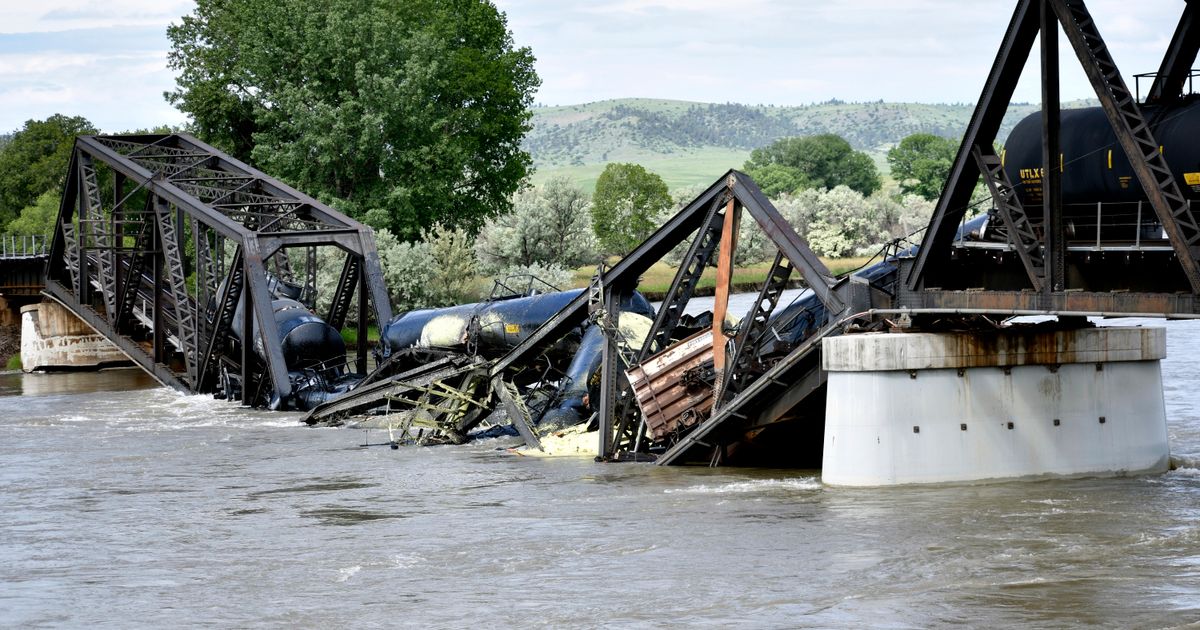 Work begins to clean up train derailment in Montana’s Yellowstone River ...