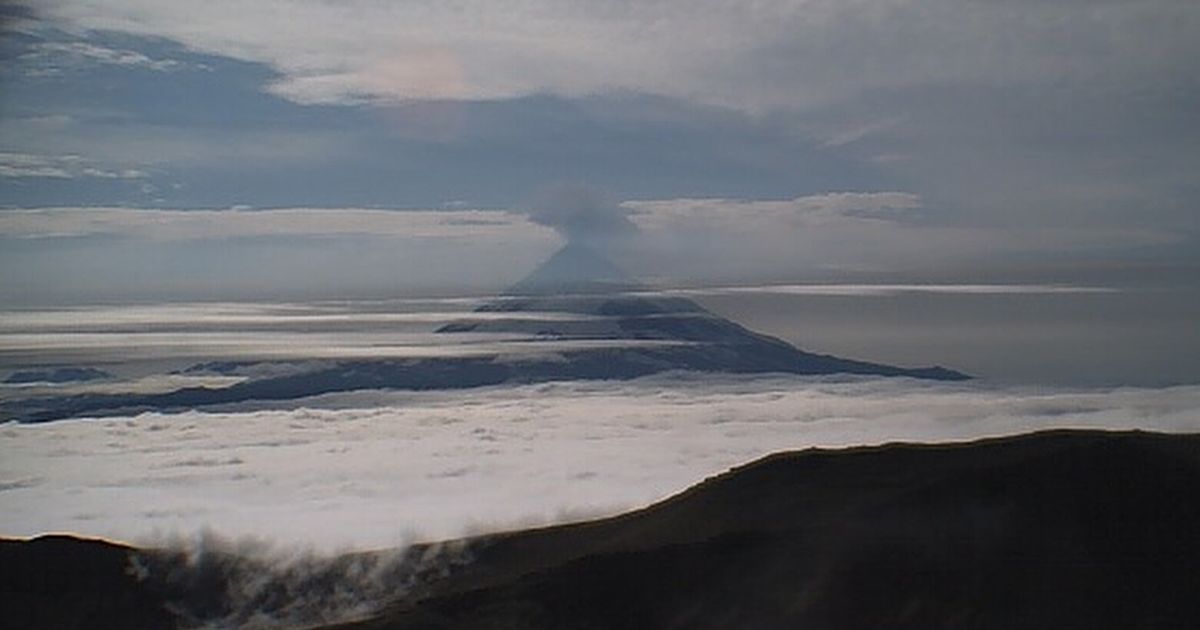 Alaska volcano spews ash cloud high enough to draw weather service ...