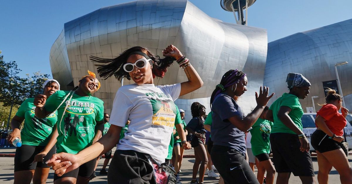 2023 Torchlight Parade and more from Seafair | The Seattle Times