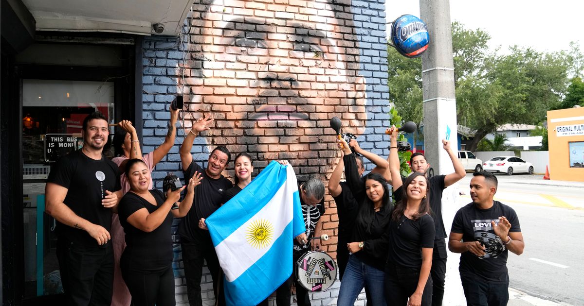 Lionel Messi makes it official by signing with Inter Miami and Major ...