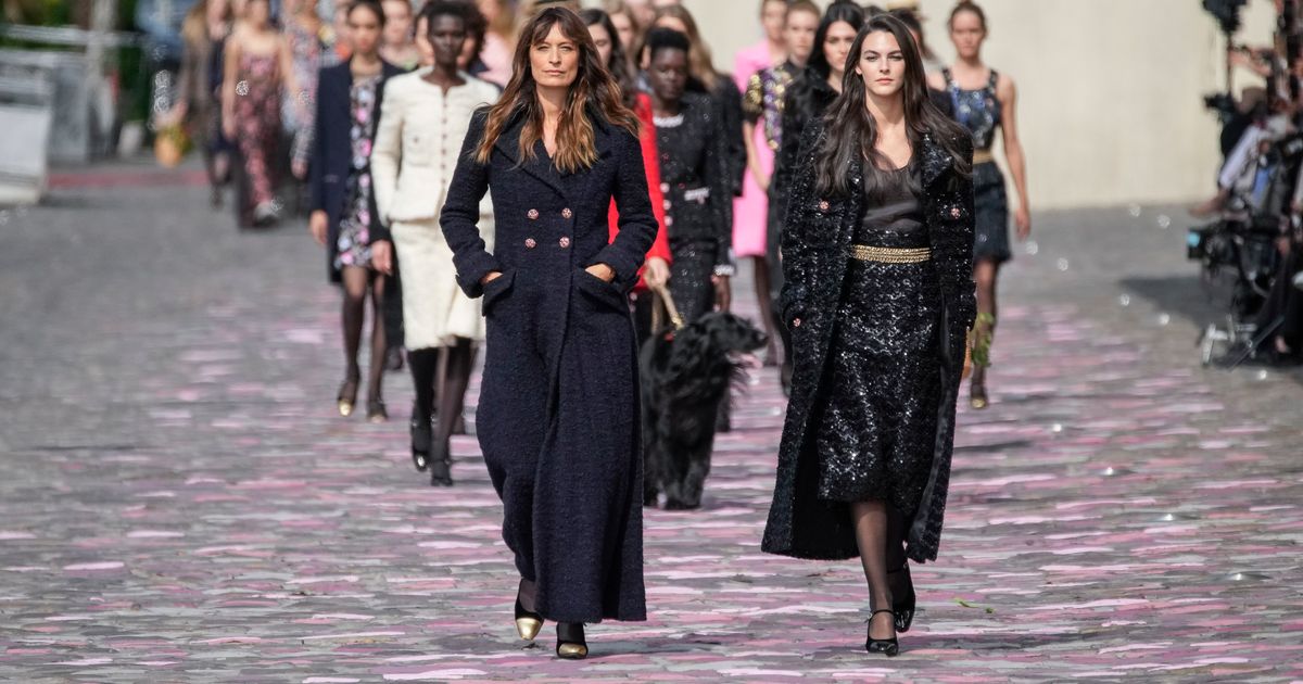 Chanel couture makes a subdued ode to Parisian elegance in fall-winter ...