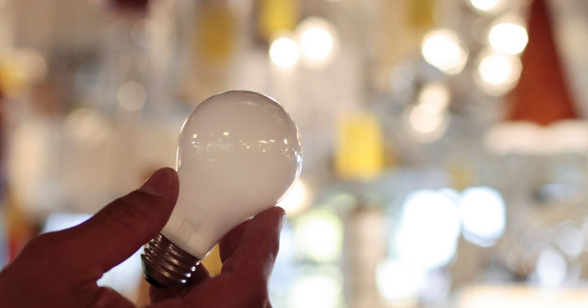 Prepare to flick off your incandescent bulbs for good under new US ...