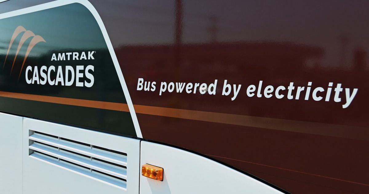 Amtrak debuts first-ever electric bus on Cascades route | The Seattle Times