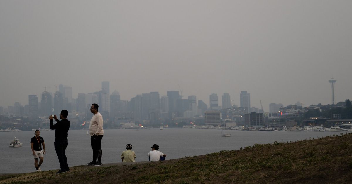As 6 large WA wildfires burn, here’s when Seattle-area smoke could ...