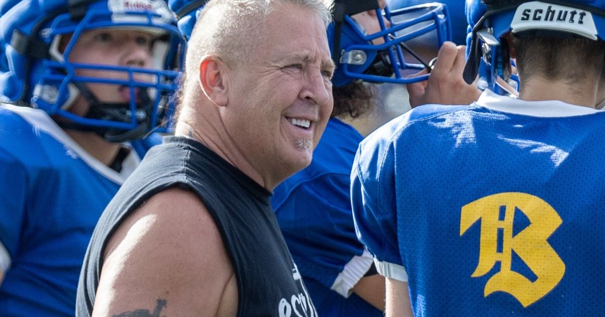 Bremerton gears up for first game, return of praying coach Joe Kennedy ...