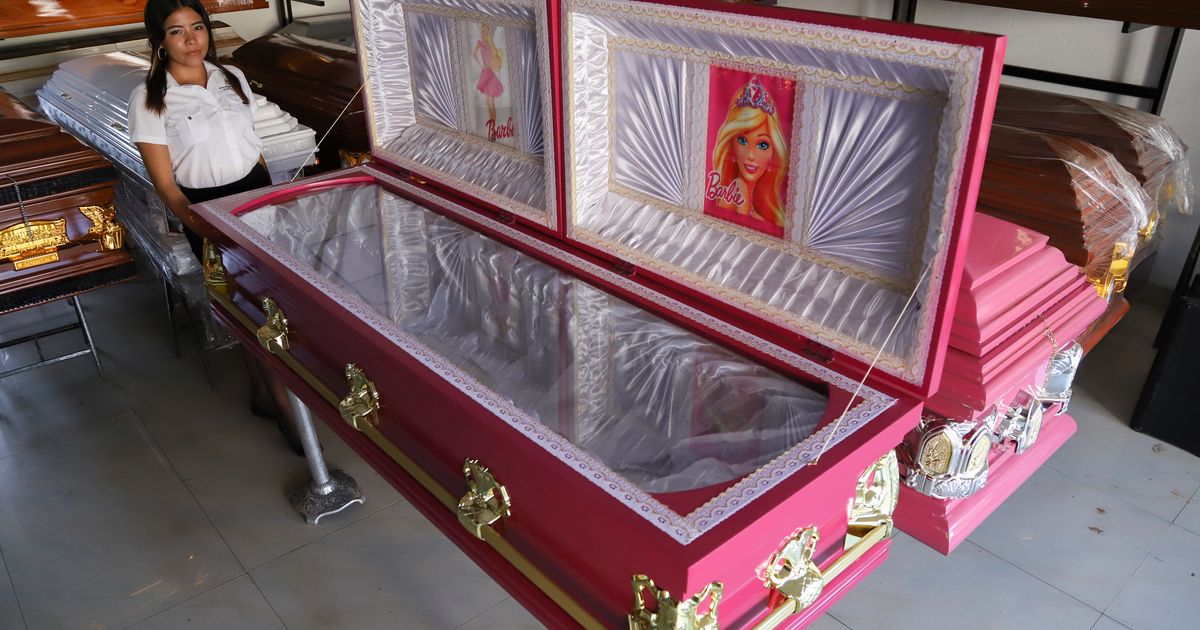 A funeral home in El Salvador offers pink coffins with Barbie linings ...