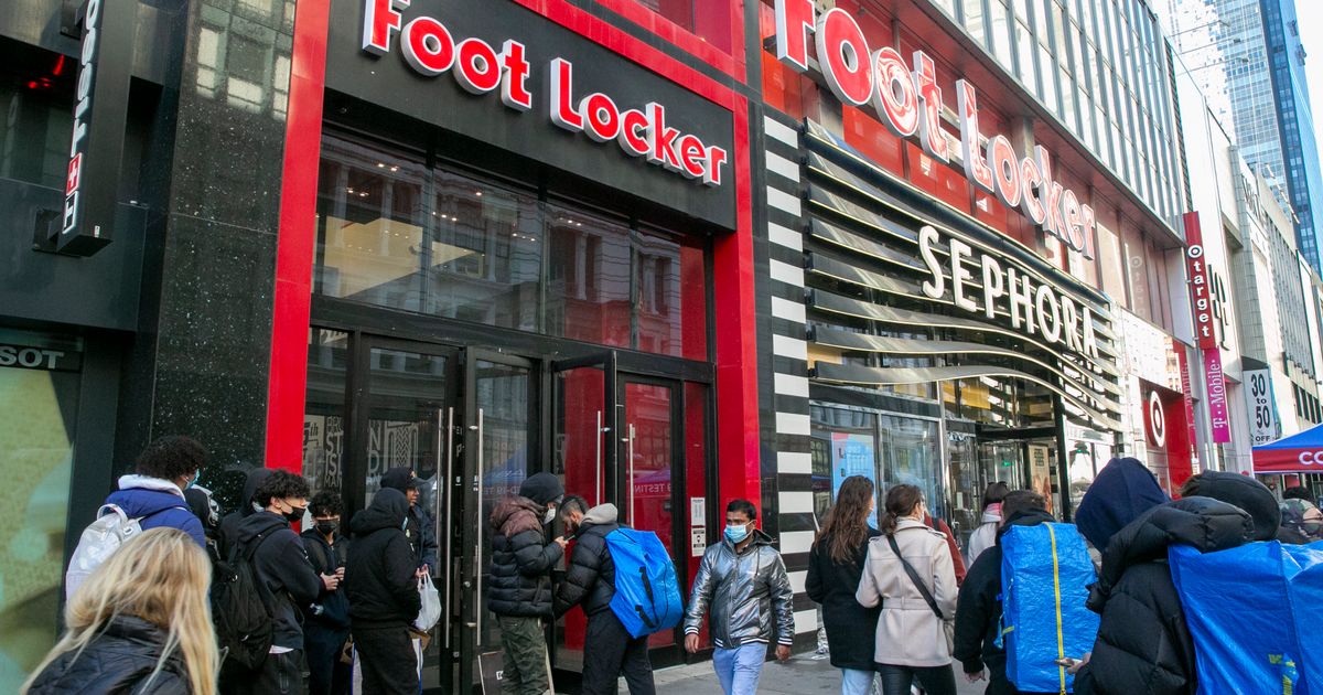 Foot Locker lowers full-year outlook again, pauses dividend as 2Q sales ...
