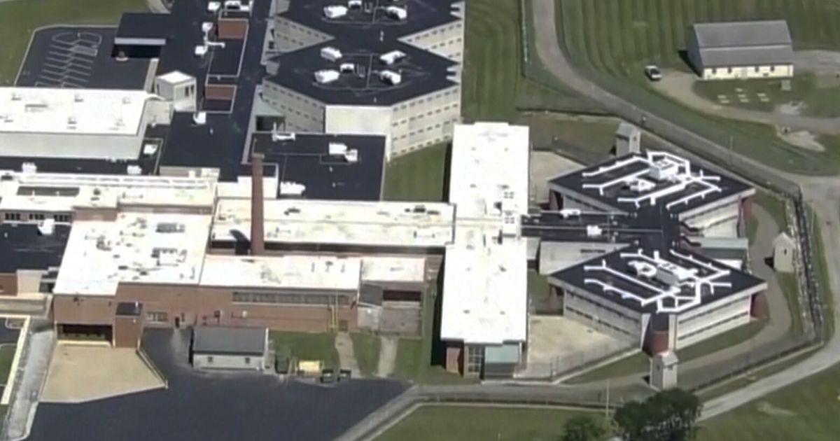 Pennsylvania murderer escaped by scaling a wall topped with razor wire ...