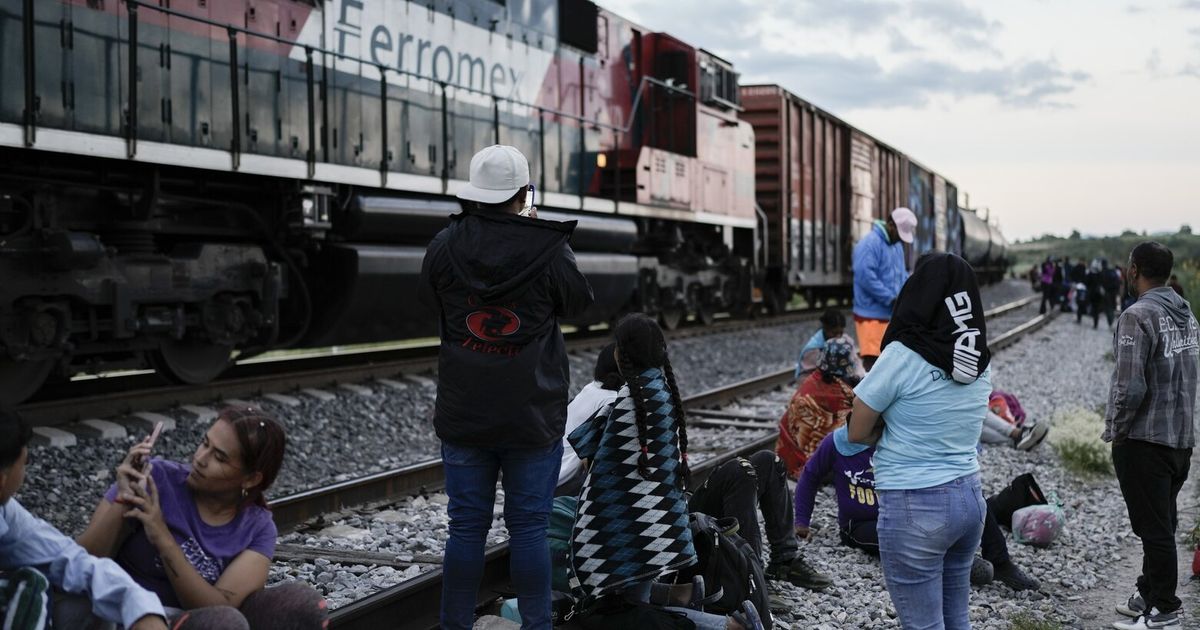 Mexican railway operator halts trains because so many migrants are ...