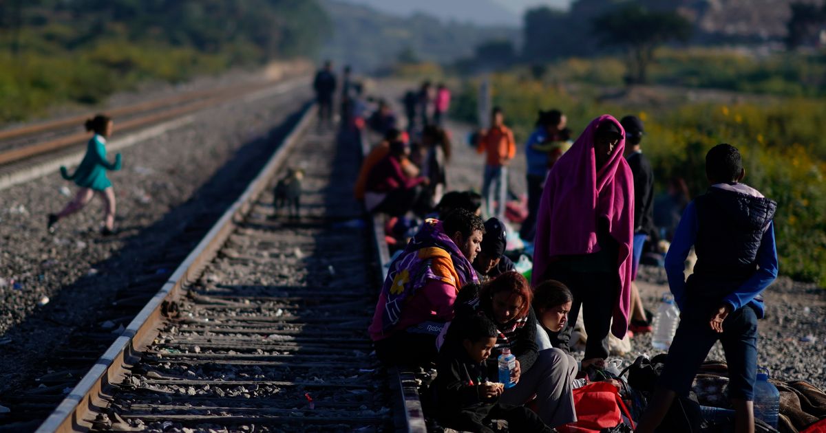 Wave of migrants that halted trains in Mexico started with migrant ...