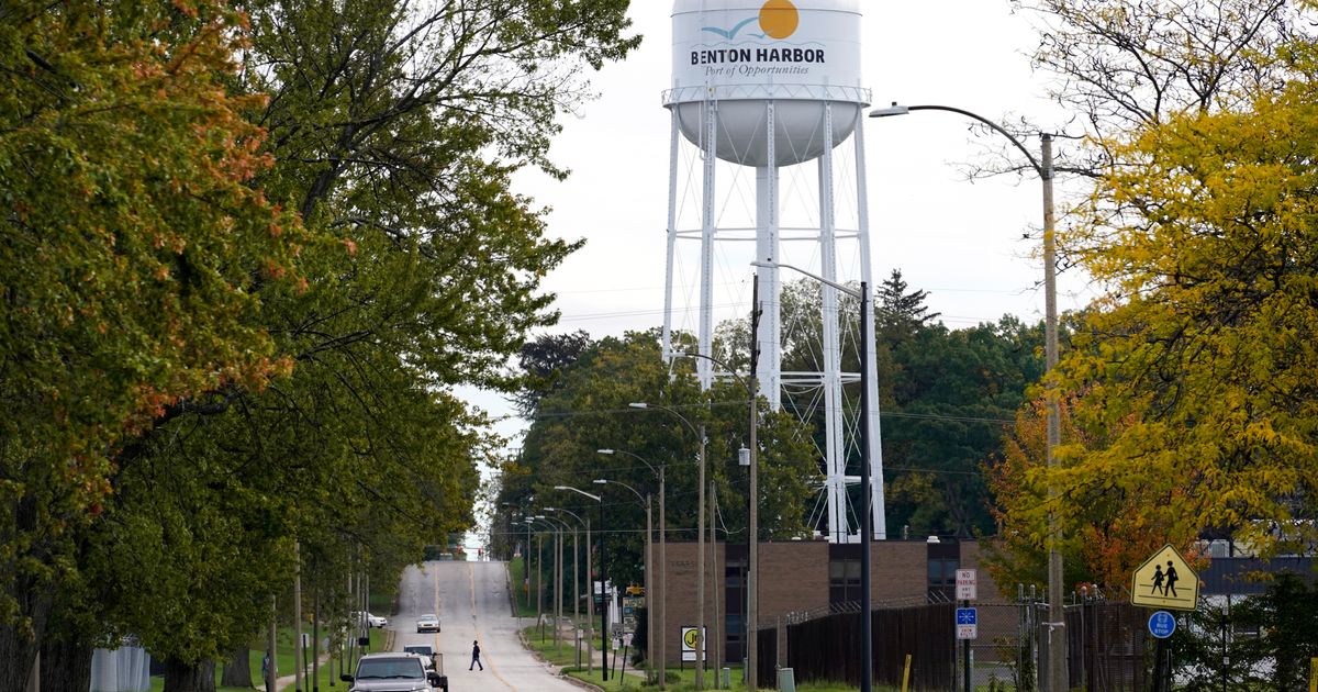 EPA staff slow to report health risks from lead-tainted Benton Harbor ...