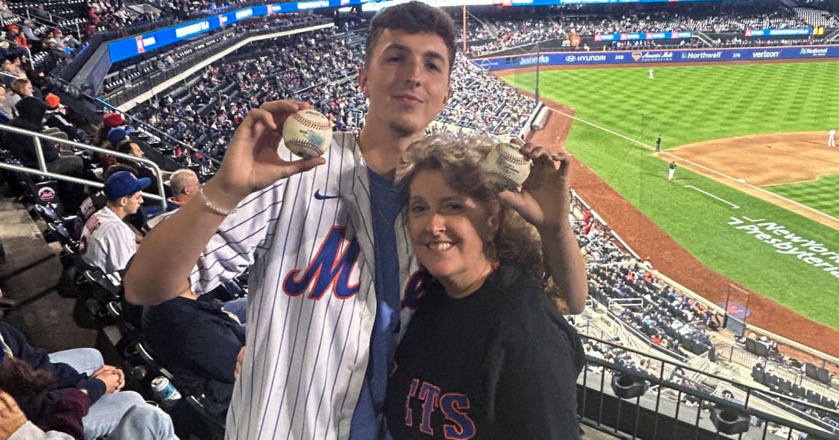 Man snags 2 foul balls in span of 3 pitches at Citi Field, gives them ...