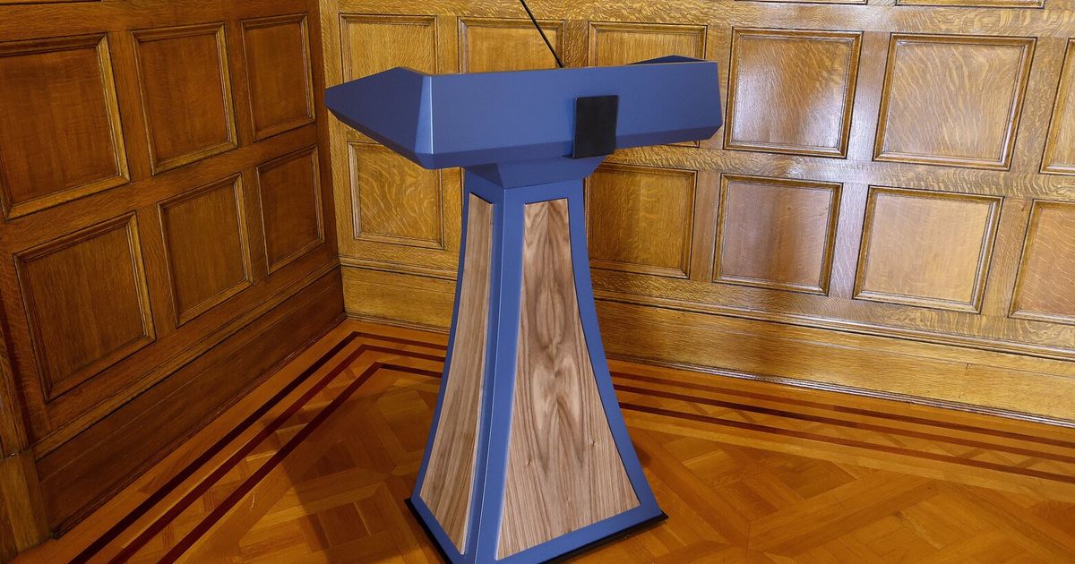 $19,000 lectern for Arkansas Gov. Sarah Huckabee Sanders sparks call ...
