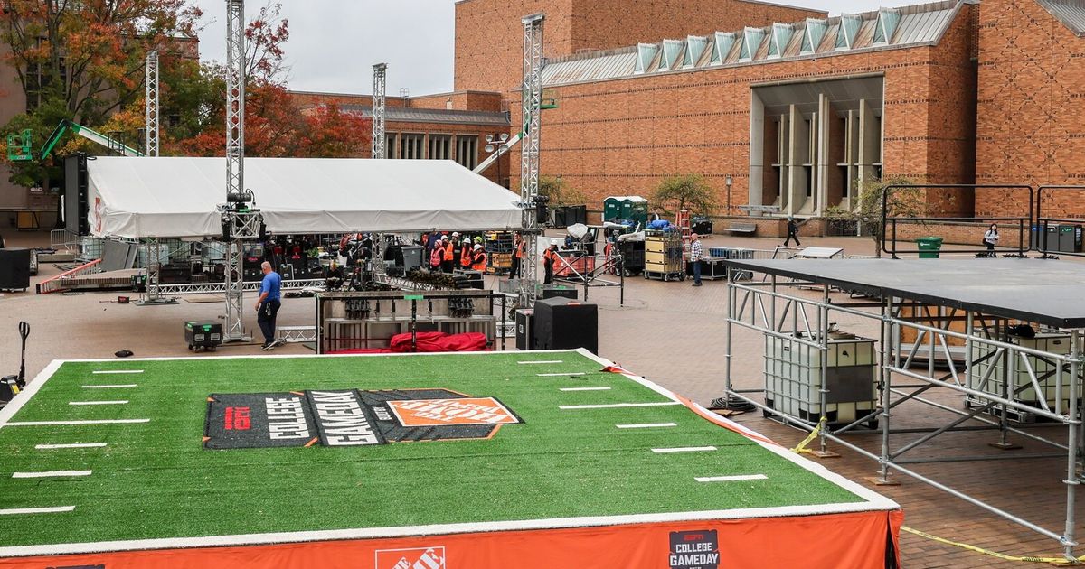 Setting the stage for ESPN’s ‘College GameDay’ show Saturday at UW ...
