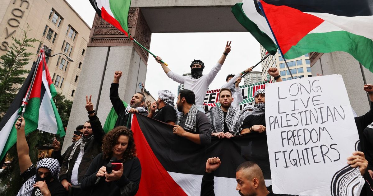 Downtown Seattle rally draws large crowd of pro-Palestinian protesters ...