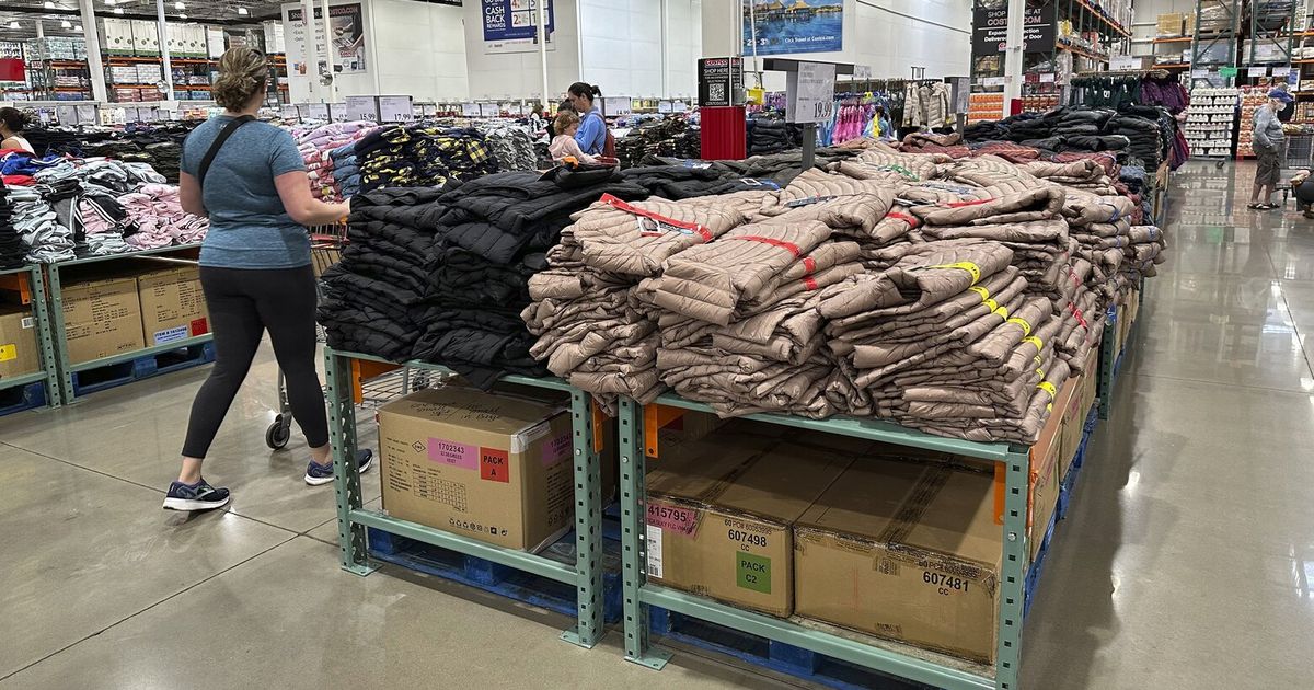 Retail sales rise solid 0.7% in September, reflecting US shoppers ...